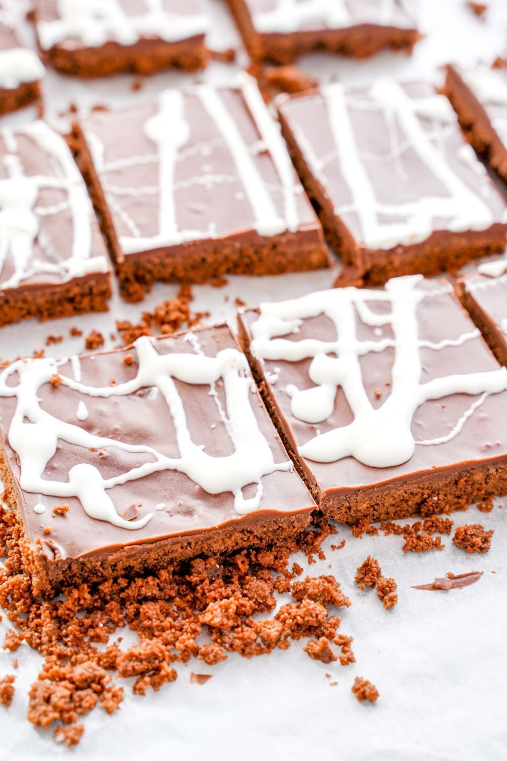 No-Bake Chocolate Biscoff Bars - No-Bake Dessert Recipes