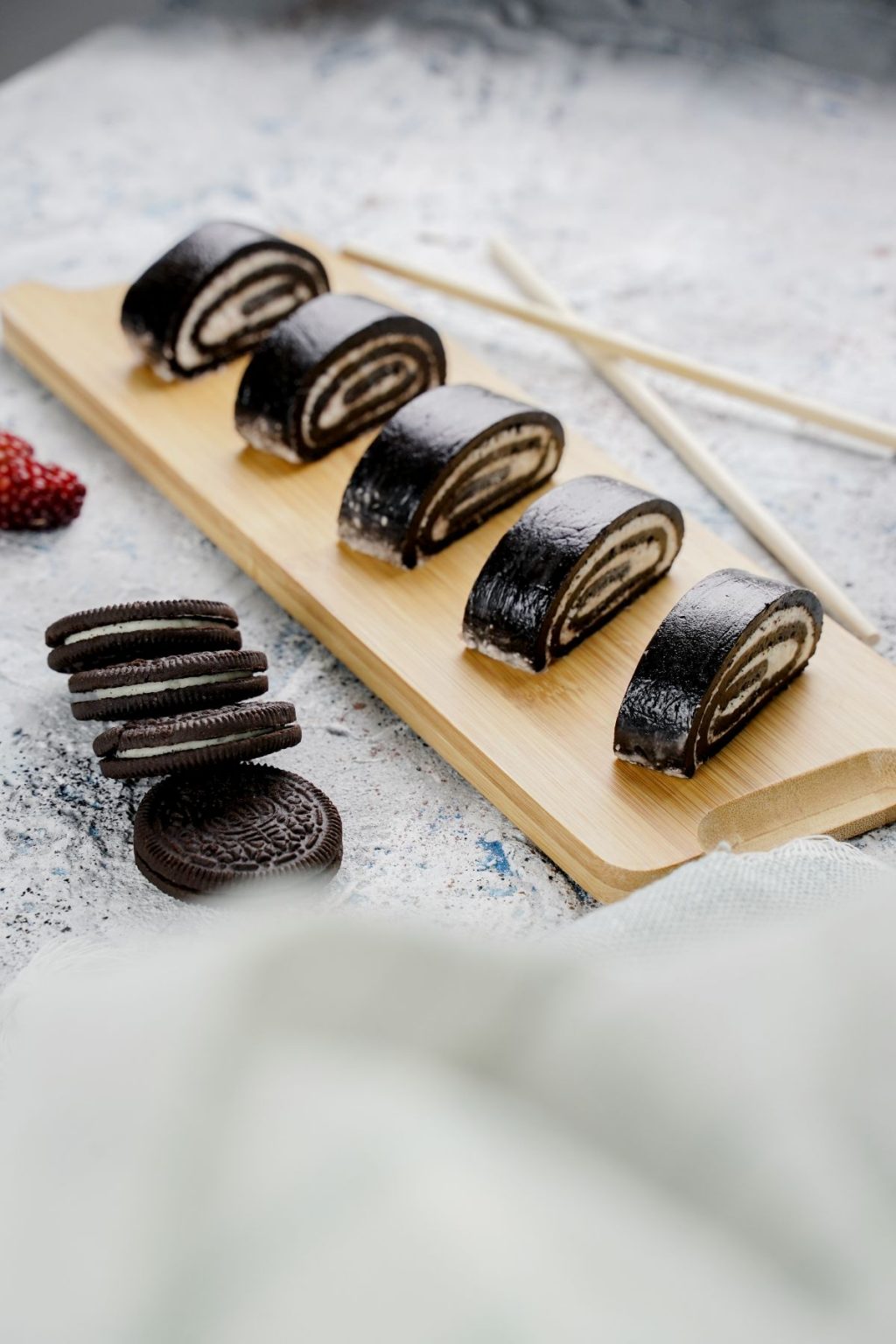 Easy No-Bake Oreo Sushi - No-Bake Dessert Recipes