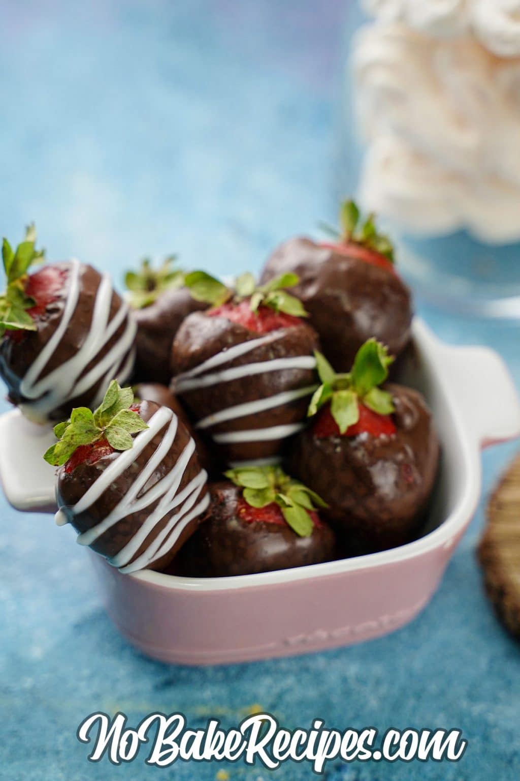 Boozy Chocolate Covered Strawberries - No-Bake Dessert Recipes