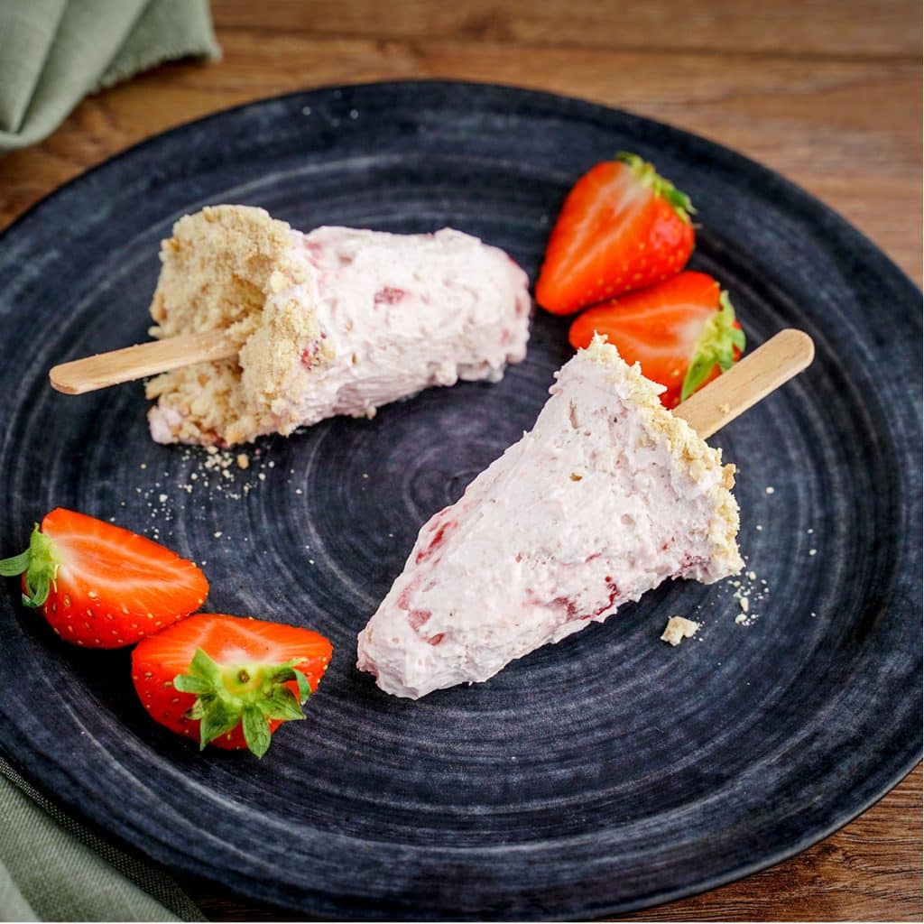 Mouth-Watering Strawberry Cheesecake Popsicles - No-Bake Dessert Recipes