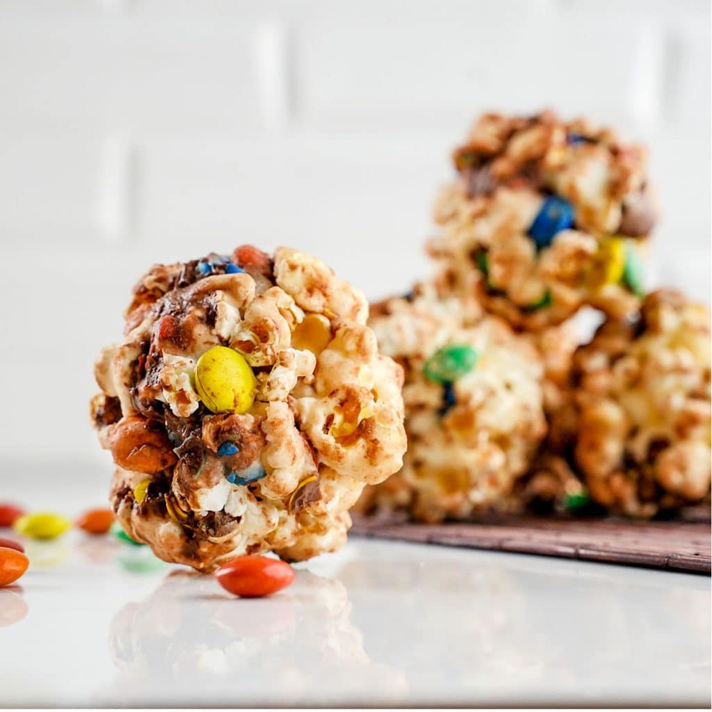 The Best Popcorn Ball Recipe That Will Blow Your Mind - No-Bake Dessert ...